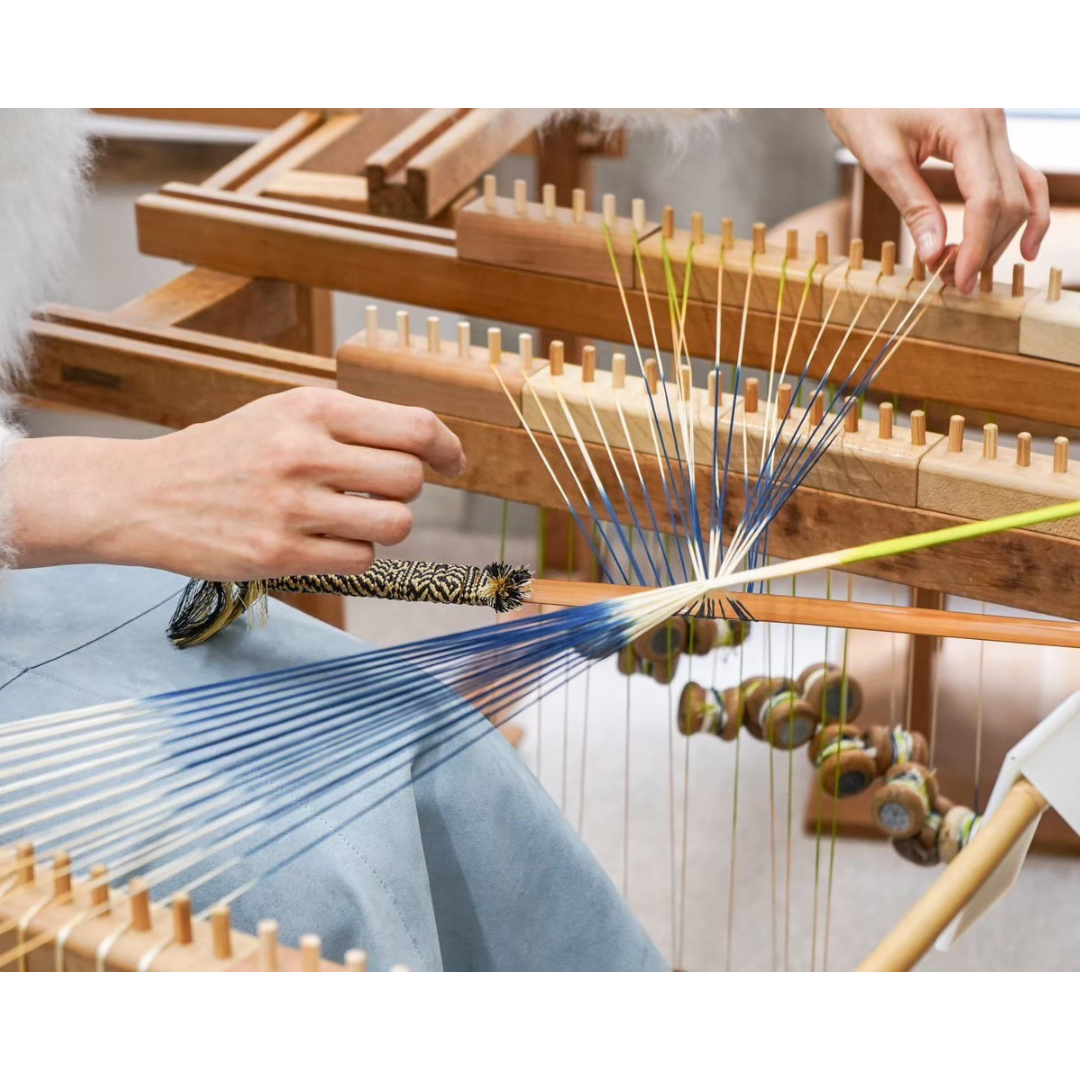 糸が紡ぐ、時と心—有職組紐〈道明〉を訪ねて - とらくらメディア